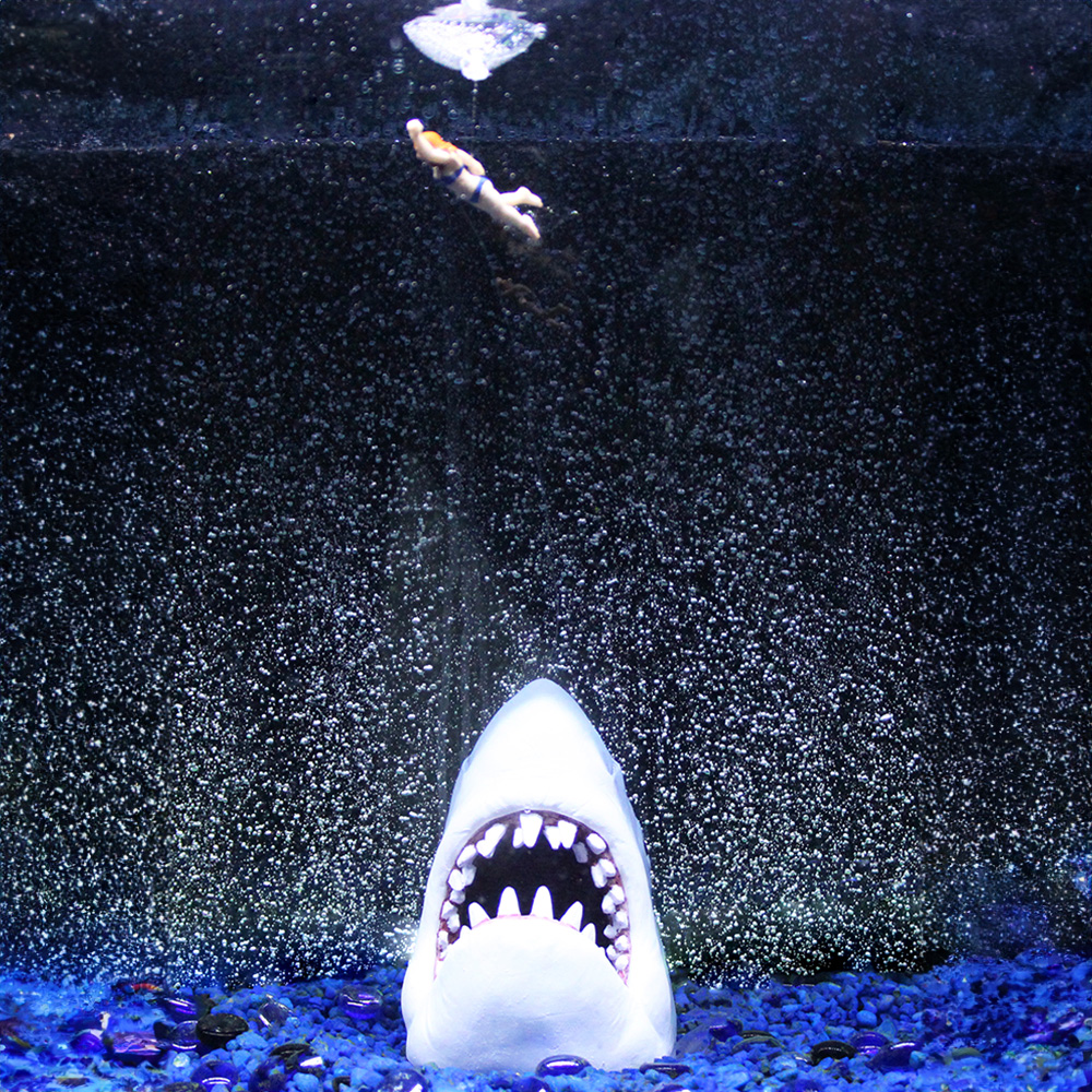 Penn-Plax eOrder | JAWS™ Attack with Floating Swimmer - Large